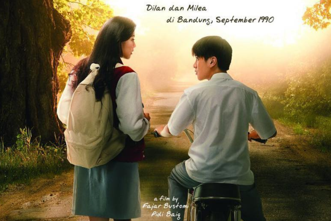 Review Film Dilan 1990 (2018) - Kisah Cinta SMA yang Manis, Lucu dan ...