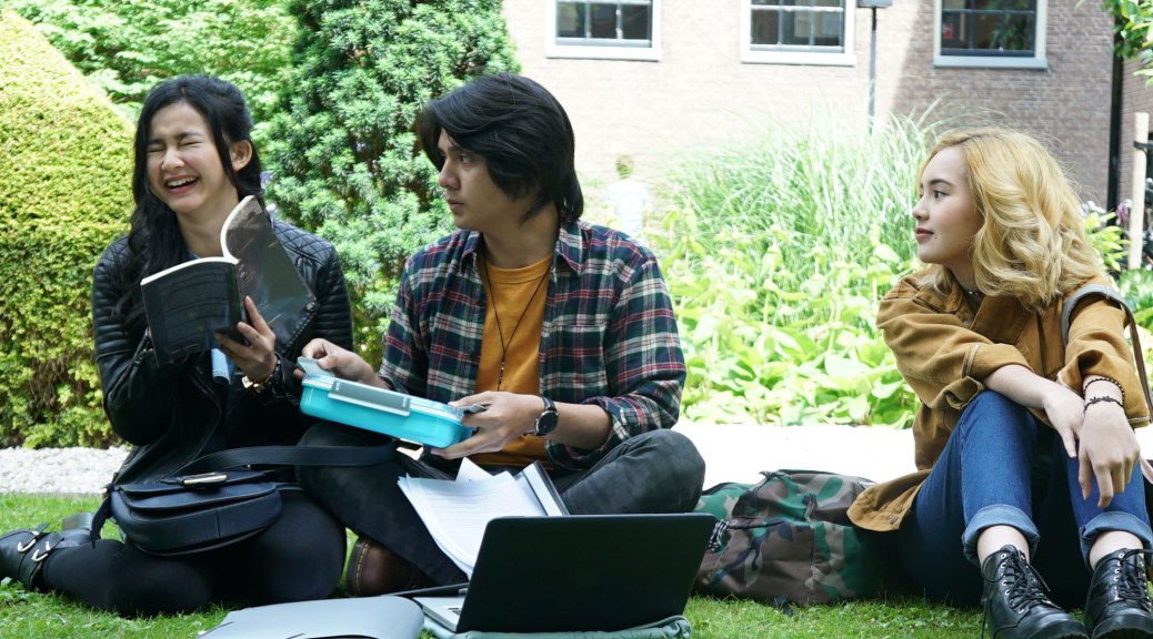 Review Rompis (2018) - Kisah Percintaan LDR dan Segitiga - Movieden