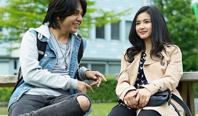 Review Rompis (2018) - Kisah Percintaan LDR dan Segitiga - Movieden